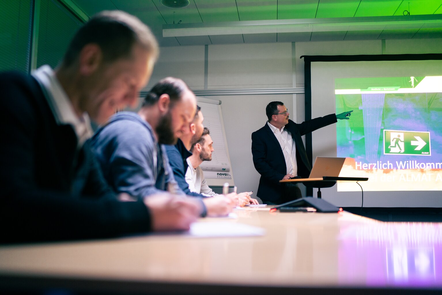 ALMAT - Ihr Partner für Notlicht und Notstrom